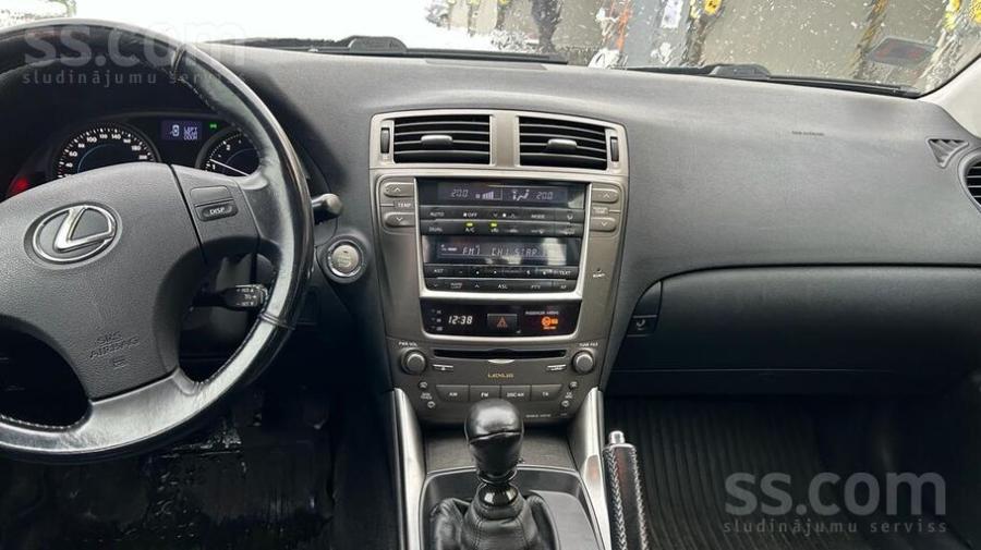 Lexus IS 2007 in Dobele, with an engine capacity of 2.20 L and mileage of 392 thousand km for 2500 €, photo 6 on AUTOMOTO.COM.LV