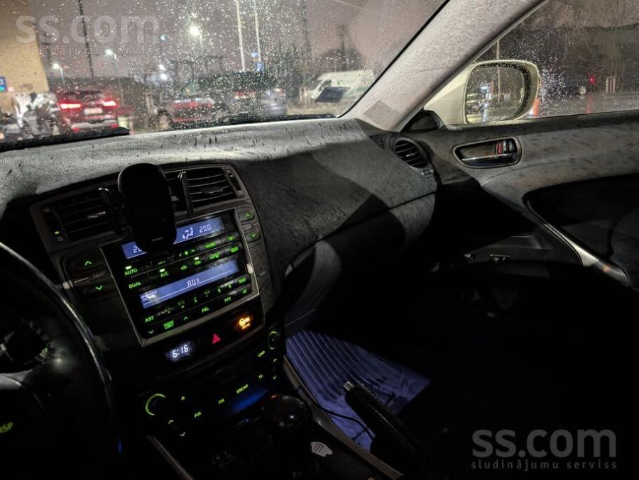 Lexus IS 2007 in Dobele, with an engine capacity of 2.20 L and mileage of 392 thousand km for 2500 €, photo 7 on AUTOMOTO.COM.LV