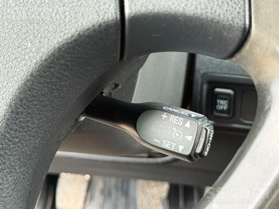 Lexus IS 2007 in Riga, with an engine capacity of 2.20 L and mileage of 318 thousand km for 2400 €, photo 8 on AUTOMOTO.COM.LV