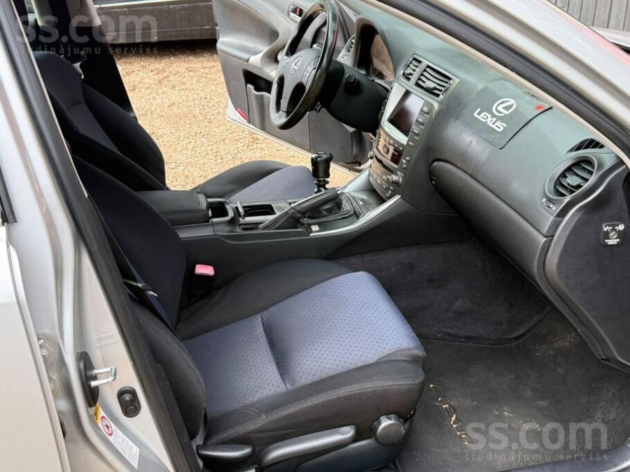 Lexus IS 2007 in Riga, with an engine capacity of 2.20 L and mileage of 318 thousand km for 2400 €, photo 9 on AUTOMOTO.COM.LV
