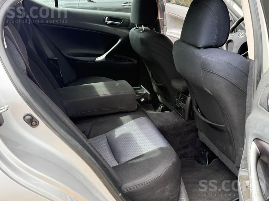 Lexus IS 2007 in Riga, with an engine capacity of 2.20 L and mileage of 318 thousand km for 2400 €, photo 10 on AUTOMOTO.COM.LV