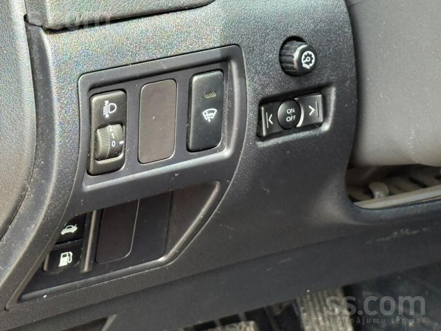 Lexus IS 2007 in Riga, with an engine capacity of 2.20 L and mileage of 318 thousand km for 2400 €, photo 14 on AUTOMOTO.COM.LV