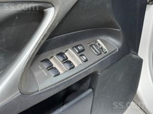 Lexus IS 2007 in Riga, with an engine capacity of 2.20 L and mileage of 318 thousand km for 2400 €, photo 15 on AUTOMOTO.COM.LV