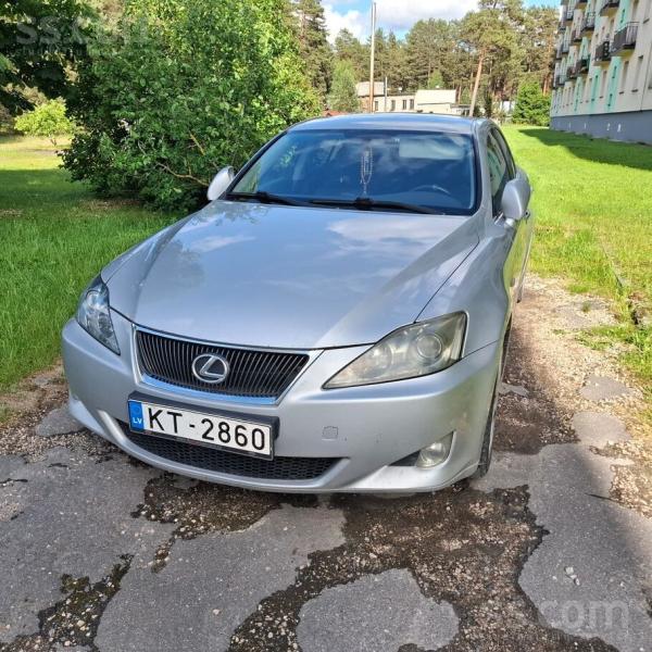 Lexus IS 2007 in Riga, with an engine capacity of 2.20 L and mileage of 372 thousand km for 3450 €, photo 4 on AUTOMOTO.COM.LV