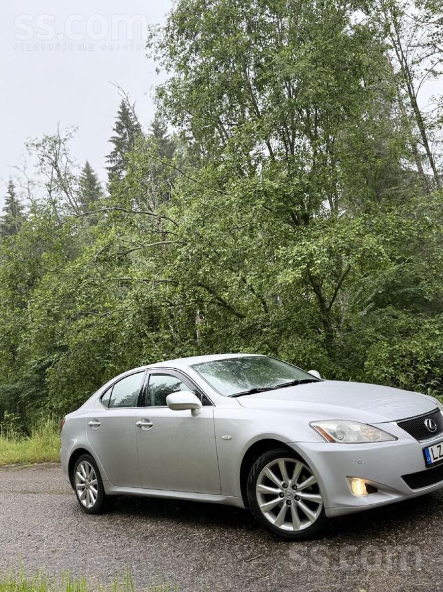 Lexus IS 2008 in Cesis, with an engine capacity of 2.20 L and mileage of 393 thousand km for 3300 €, photo 5 on AUTOMOTO.COM.LV