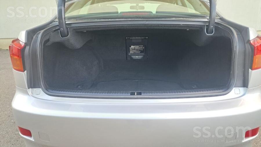 Lexus IS 2009 in Ogre, with an engine capacity of 2.20 L and mileage of 206 thousand km for 4550 €, photo 17 on AUTOMOTO.COM.LV