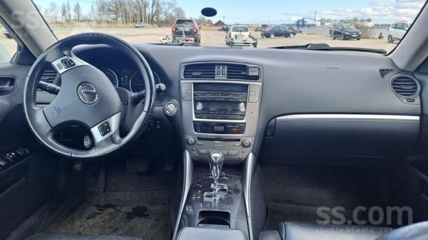 Lexus IS 2011 in Riga, with an engine capacity of 2.50 L and mileage of 194 thousand km for 8550 €, photo 8 on AUTOMOTO.COM.LV