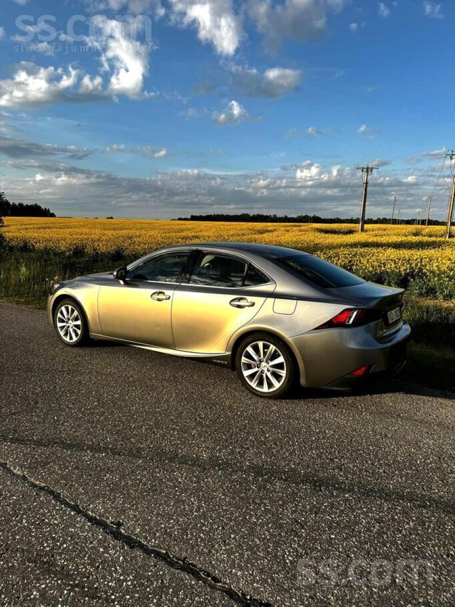 Lexus IS 2015 in Riga, with an engine capacity of 2.50 L and mileage of 125 thousand km for 16900 €, photo 3 on AUTOMOTO.COM.LV