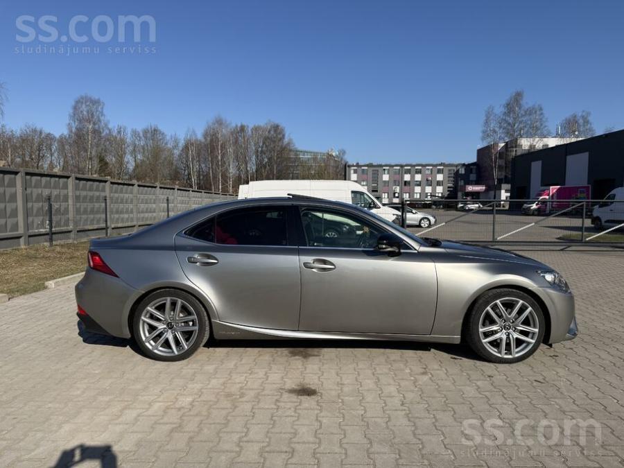 Lexus IS 2017 in Riga, with an engine capacity of 2.50 L and mileage of 268 thousand km for 13150 €, photo 3 on AUTOMOTO.COM.LV