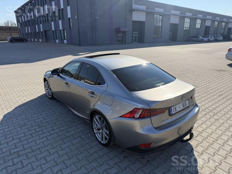 Lexus IS 2017 in Riga, with an engine capacity of 2.50 L and mileage of 268 thousand km for 13150 €, photo 5 on AUTOMOTO.COM.LV