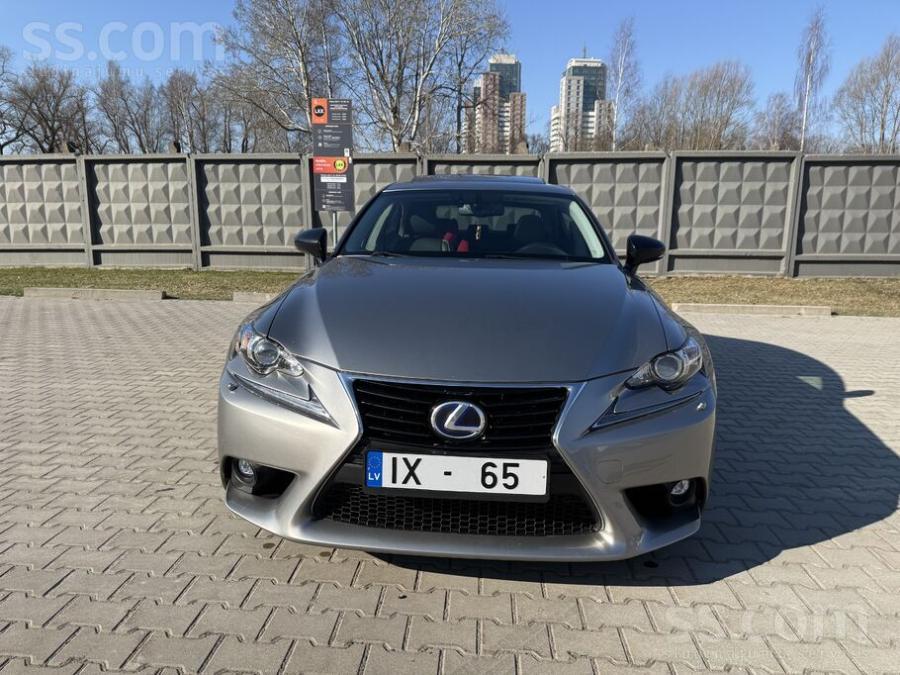 Lexus IS 2017 in Riga, with an engine capacity of 2.50 L and mileage of 268 thousand km for 13150 €, photo 6 on AUTOMOTO.COM.LV