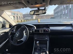Lexus IS 2017 in Riga, with an engine capacity of 2.50 L and mileage of 268 thousand km for 13150 €, photo 7 on AUTOMOTO.COM.LV