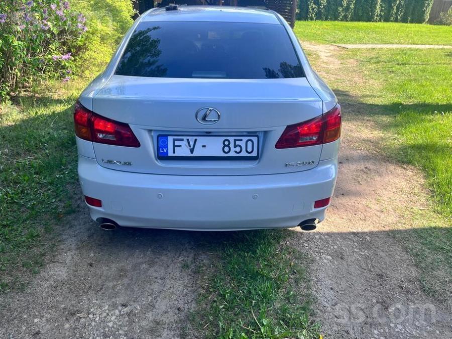 White Lexus IS 2006 in Riga, with an engine capacity of 2.50 L and mileage of 263 thousand km for 3200 €, photo 1 on AUTOMOTO.COM.LV