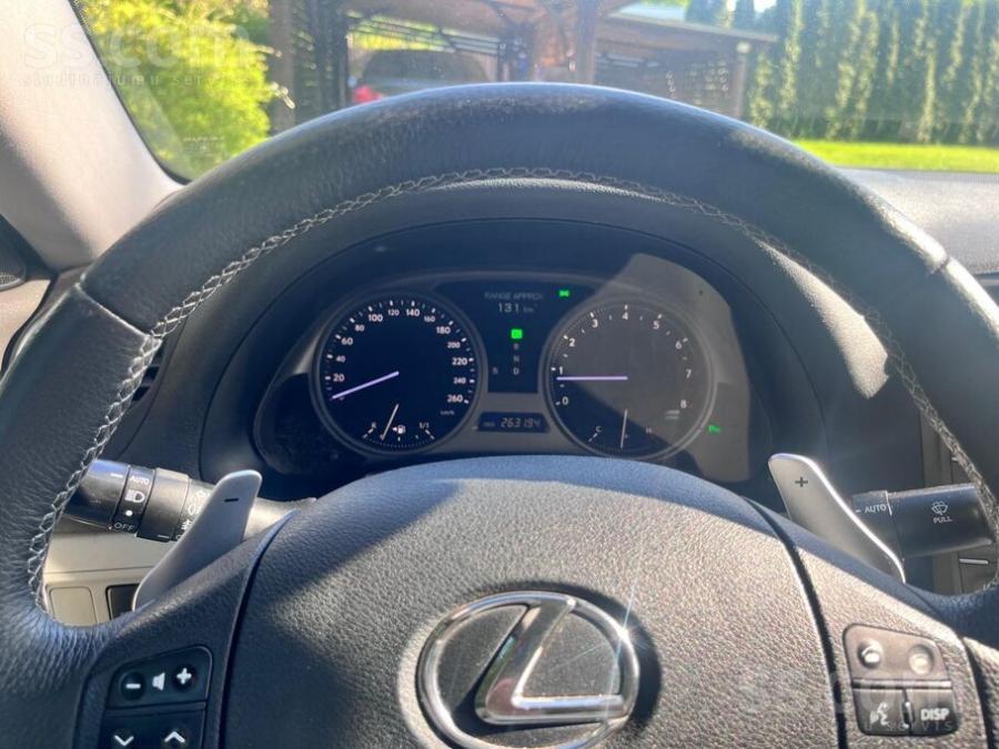White Lexus IS 2006 in Riga, with an engine capacity of 2.50 L and mileage of 263 thousand km for 3200 €, photo 5 on AUTOMOTO.COM.LV
