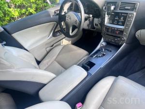 White Lexus IS 2006 in Riga, with an engine capacity of 2.50 L and mileage of 263 thousand km for 3200 €, photo 7 on AUTOMOTO.COM.LV