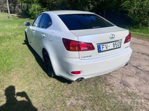 White Lexus IS 2006 in Riga, with an engine capacity of 2.50 L and mileage of 263 thousand km for 3200 €, photo 10 on AUTOMOTO.COM.LV