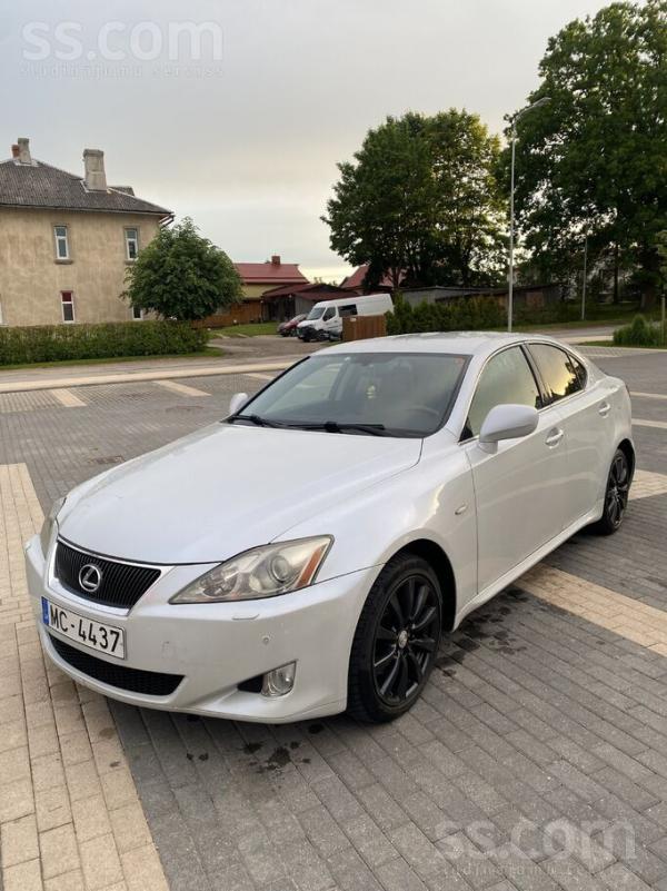 White Lexus IS 2006 in Valmiera, with an engine capacity of 2.50 L and mileage of 319 thousand km for 3000 €, photo 1 on AUTOMOTO.COM.LV