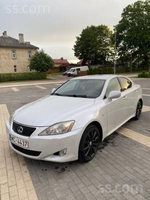 White Lexus IS 2006 in Valmiera, with an engine capacity of 2.50 L and mileage of 319 thousand km for 3000 €, photo  on AUTOMOTO.COM.LV