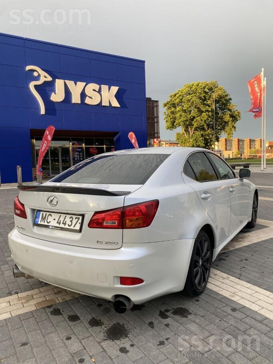 White Lexus IS 2006 in Valmiera, with an engine capacity of 2.50 L and mileage of 319 thousand km for 3000 €, photo 7 on AUTOMOTO.COM.LV