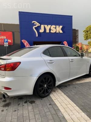 White Lexus IS 2006 in Valmiera, with an engine capacity of 2.50 L and mileage of 319 thousand km for 3000 €, photo 8 on AUTOMOTO.COM.LV