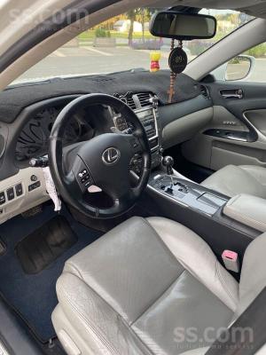 White Lexus IS 2006 in Valmiera, with an engine capacity of 2.50 L and mileage of 319 thousand km for 3000 €, photo 11 on AUTOMOTO.COM.LV