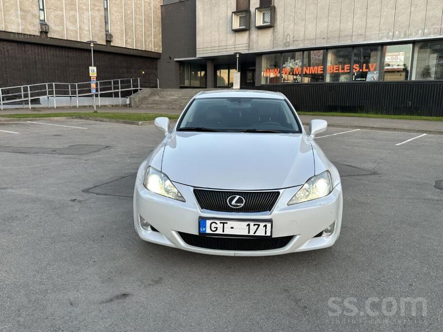 White Lexus IS 2006 in Riga, with an engine capacity of 2.50 L and mileage of 219 thousand km for 5300 €, photo 1 on AUTOMOTO.COM.LV
