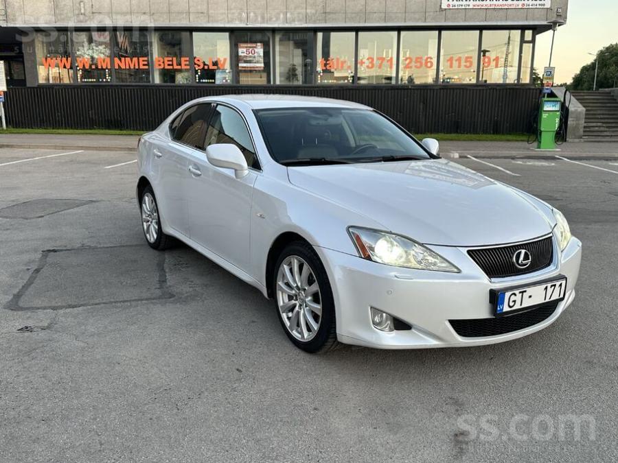 White Lexus IS 2006 in Riga, with an engine capacity of 2.50 L and mileage of 219 thousand km for 5300 €, photo 3 on AUTOMOTO.COM.LV