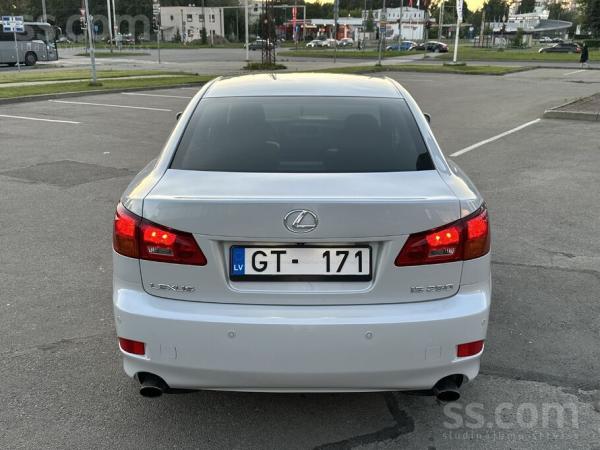 White Lexus IS 2006 in Riga, with an engine capacity of 2.50 L and mileage of 219 thousand km for 5300 €, photo 4 on AUTOMOTO.COM.LV