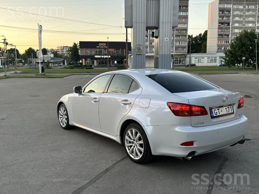 White Lexus IS 2006 in Riga, with an engine capacity of 2.50 L and mileage of 219 thousand km for 5300 €, photo 6 on AUTOMOTO.COM.LV