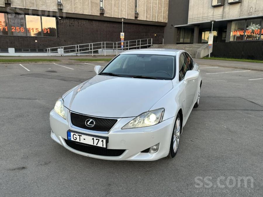 White Lexus IS 2006 in Riga, with an engine capacity of 2.50 L and mileage of 219 thousand km for 5300 €, photo 7 on AUTOMOTO.COM.LV