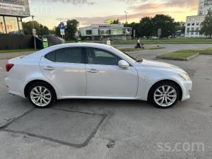 White Lexus IS 2006 in Riga, with an engine capacity of 2.50 L and mileage of 219 thousand km for 5300 €, photo 8 on AUTOMOTO.COM.LV