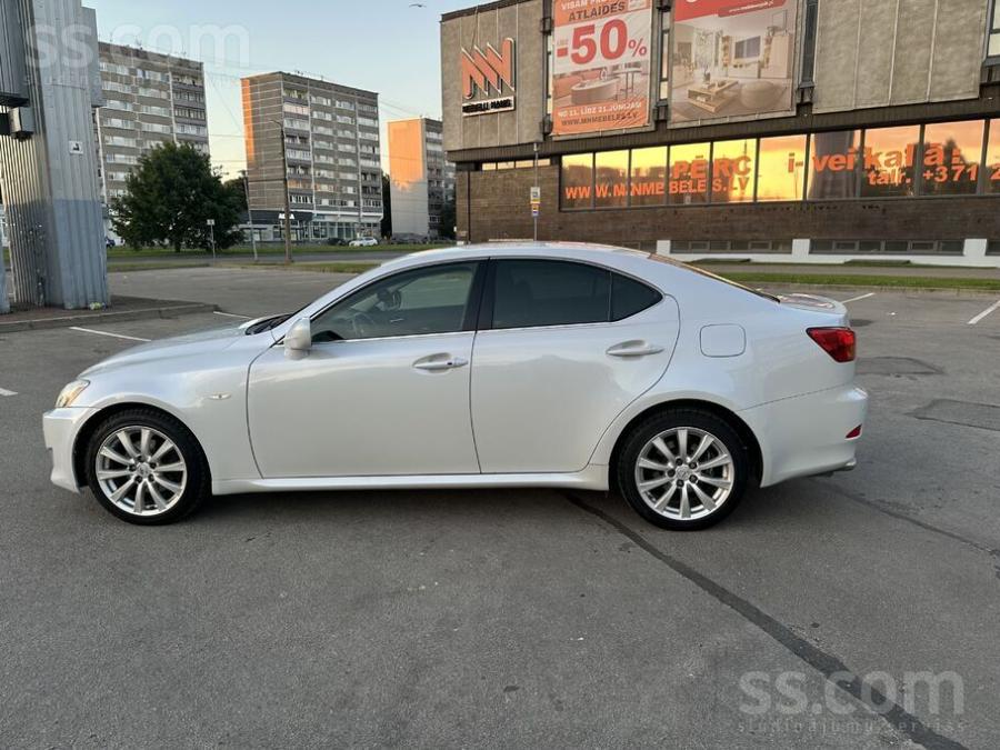 White Lexus IS 2006 in Riga, with an engine capacity of 2.50 L and mileage of 219 thousand km for 5300 €, photo 9 on AUTOMOTO.COM.LV