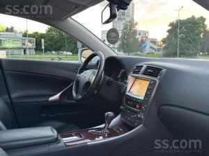 White Lexus IS 2006 in Riga, with an engine capacity of 2.50 L and mileage of 219 thousand km for 5300 €, photo 14 on AUTOMOTO.COM.LV