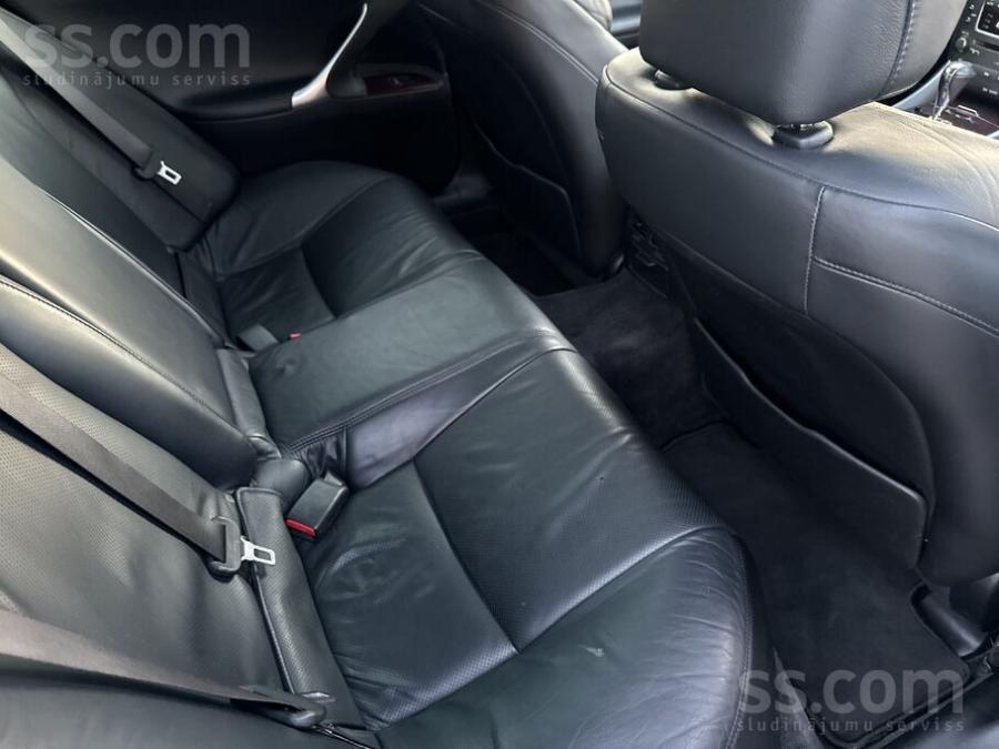 White Lexus IS 2006 in Riga, with an engine capacity of 2.50 L and mileage of 219 thousand km for 5300 €, photo 16 on AUTOMOTO.COM.LV