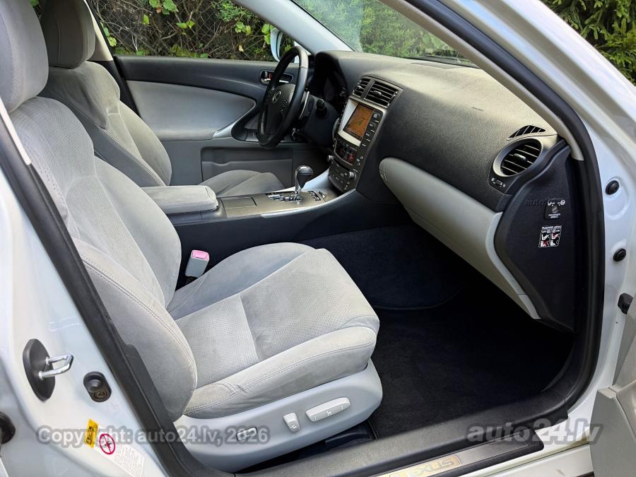 White Lexus IS 2006 in Tallinn, with an engine capacity of 2.50 L and mileage of 198 thousand km for 6990 €, photo 13 on AUTOMOTO.COM.LV