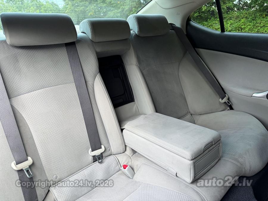 White Lexus IS 2006 in Tallinn, with an engine capacity of 2.50 L and mileage of 198 thousand km for 6990 €, photo 15 on AUTOMOTO.COM.LV