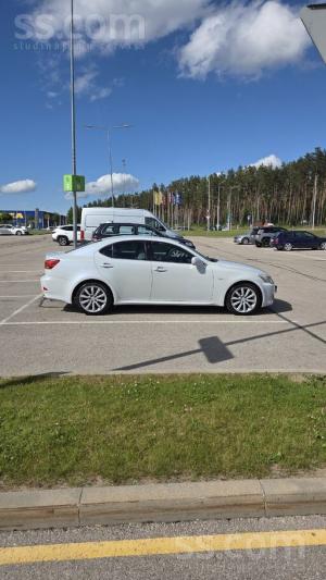White Lexus IS 2007 in Riga, with an engine capacity of 2.50 L and mileage of 196 thousand km for 6000 €, photo 4 on AUTOMOTO.COM.LV