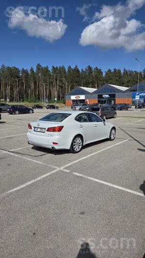 White Lexus IS 2007 in Riga, with an engine capacity of 2.50 L and mileage of 196 thousand km for 6000 €, photo 5 on AUTOMOTO.COM.LV