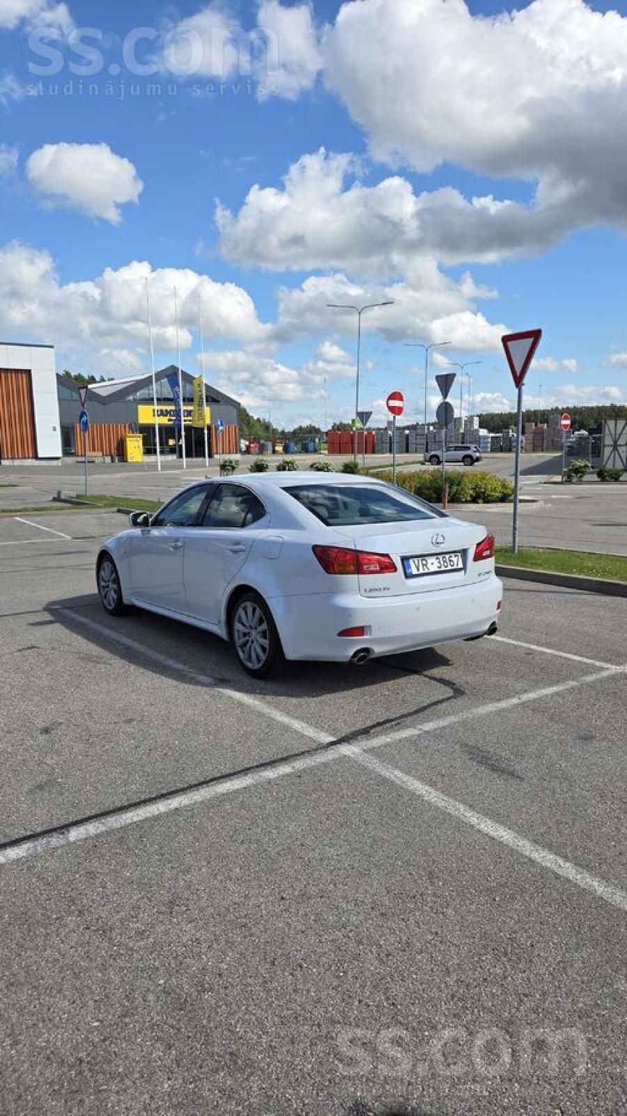 White Lexus IS 2007 in Riga, with an engine capacity of 2.50 L and mileage of 196 thousand km for 6000 €, photo 7 on AUTOMOTO.COM.LV