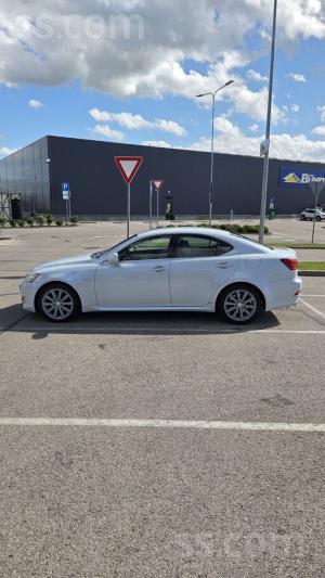 White Lexus IS 2007 in Riga, with an engine capacity of 2.50 L and mileage of 196 thousand km for 6000 €, photo 8 on AUTOMOTO.COM.LV