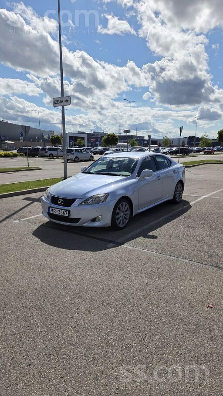 White Lexus IS 2007 in Riga, with an engine capacity of 2.50 L and mileage of 196 thousand km for 6000 €, photo 9 on AUTOMOTO.COM.LV