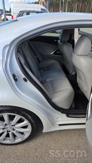 White Lexus IS 2007 in Riga, with an engine capacity of 2.50 L and mileage of 196 thousand km for 6000 €, photo 21 on AUTOMOTO.COM.LV