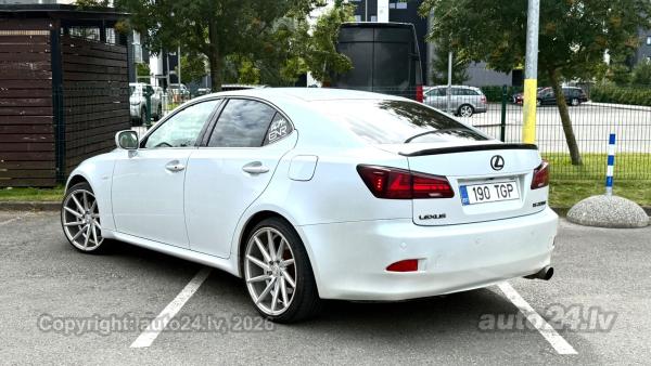 White Lexus IS 2007 in Tallinn, with an engine capacity of 2.20 L and mileage of 302 thousand km for 3599 €, photo 4 on AUTOMOTO.COM.LV