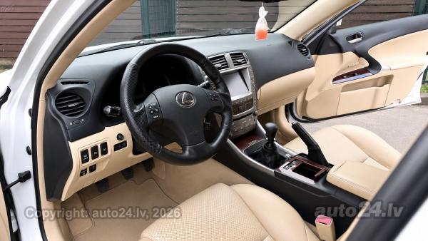 White Lexus IS 2007 in Tallinn, with an engine capacity of 2.20 L and mileage of 302 thousand km for 3599 €, photo 7 on AUTOMOTO.COM.LV