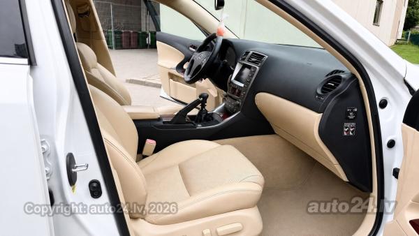 White Lexus IS 2007 in Tallinn, with an engine capacity of 2.20 L and mileage of 302 thousand km for 3599 €, photo 10 on AUTOMOTO.COM.LV