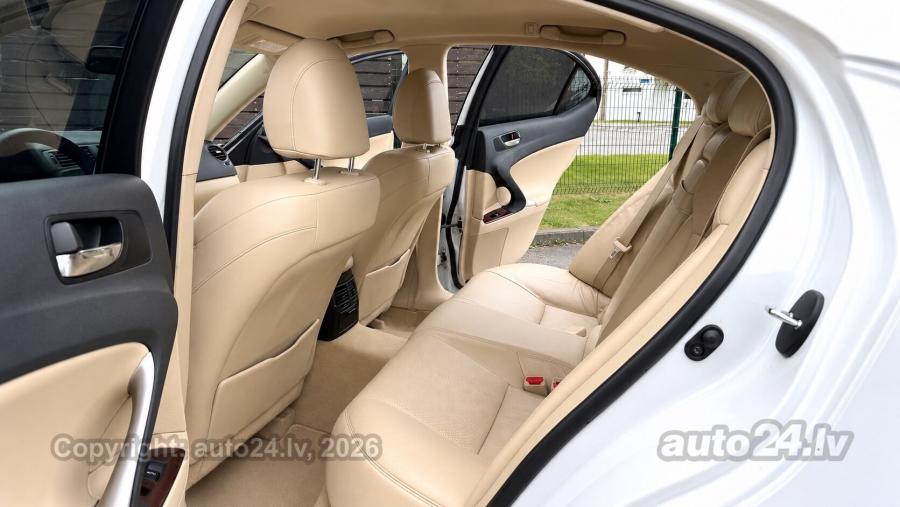 White Lexus IS 2007 in Tallinn, with an engine capacity of 2.20 L and mileage of 302 thousand km for 3599 €, photo 13 on AUTOMOTO.COM.LV