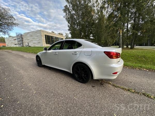 Lexus IS 2007 Limbaži vietnē Balts Lexus IS 2007 Limbaži, ar dzinēja tilpumu 2.20 L un nobraukumu 328 tūkst. km par 3000 €, foto 4 vietnē AUTOMOTO.COM.LV