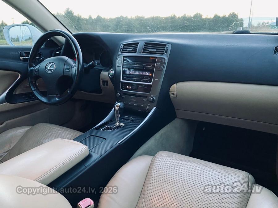 White Lexus IS 2007 in Paide, with an engine capacity of 2.50 L and mileage of 230 thousand km for 4500 €, photo 6 on AUTOMOTO.COM.LV