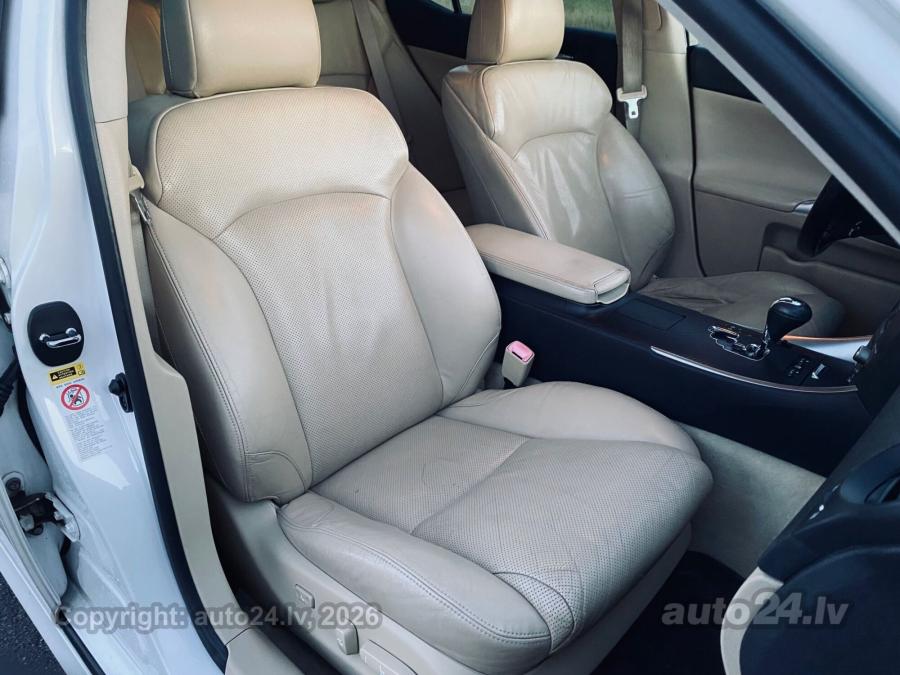 White Lexus IS 2007 in Paide, with an engine capacity of 2.50 L and mileage of 230 thousand km for 4500 €, photo 8 on AUTOMOTO.COM.LV