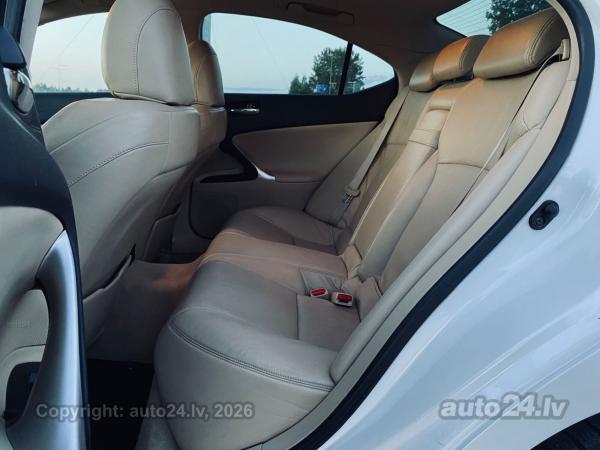 Balts Lexus IS 2007 Paide, ar dzinēja tilpumu 2.50 L un nobraukumu 230 tūkst. km par 4500 €, foto 9 vietnē AUTOMOTO.COM.LV
